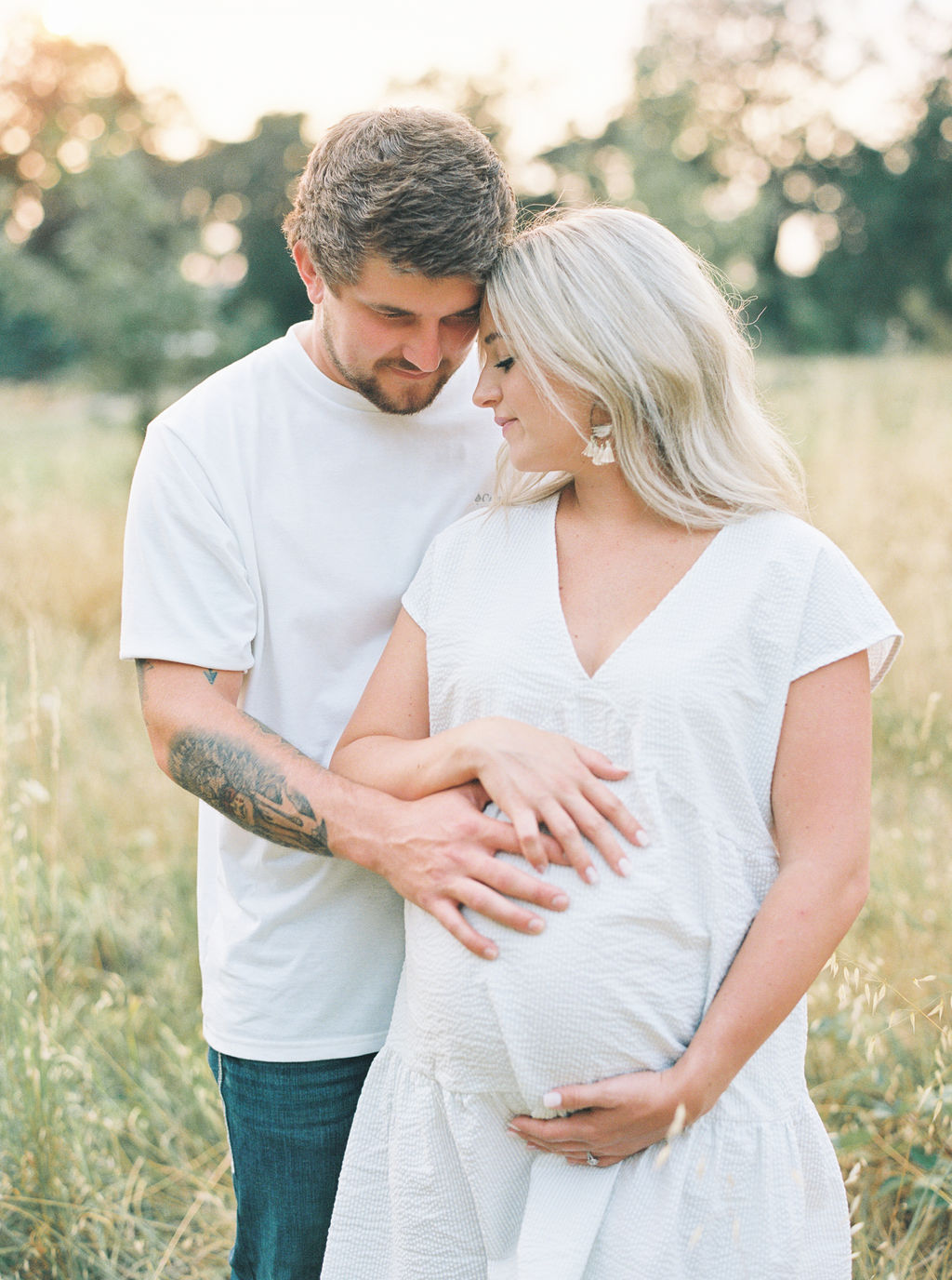 Beautiful Sunset Maternity Session for Maya & Mason ⎹ Oregon Maternity ...