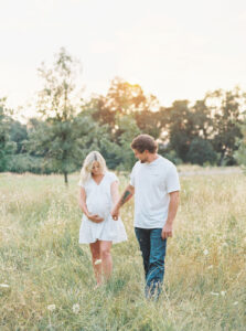 Beautiful Sunset Maternity Session for Maya & Mason ⎹ Oregon Maternity ...