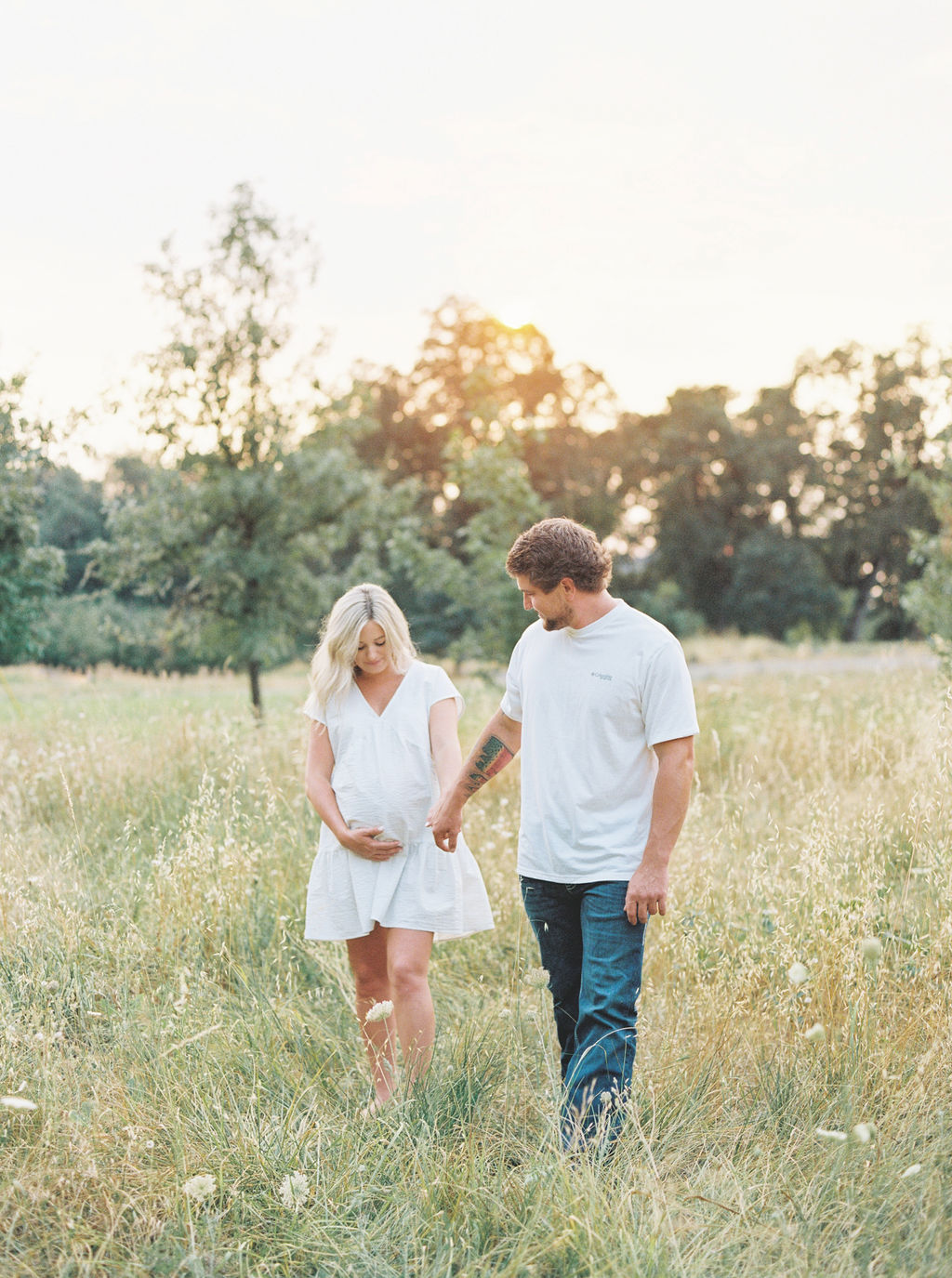 Beautiful Sunset Maternity Session for Maya & Mason ⎹ Oregon Maternity ...