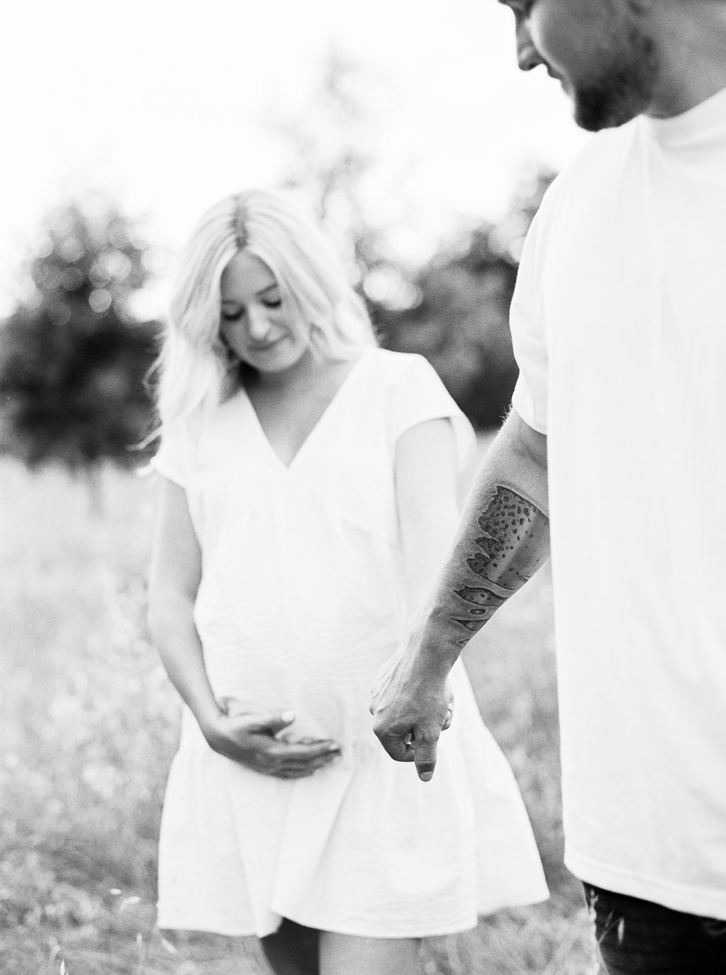 Beautiful Sunset Maternity Session for Maya & Mason ⎹ Oregon Maternity ...