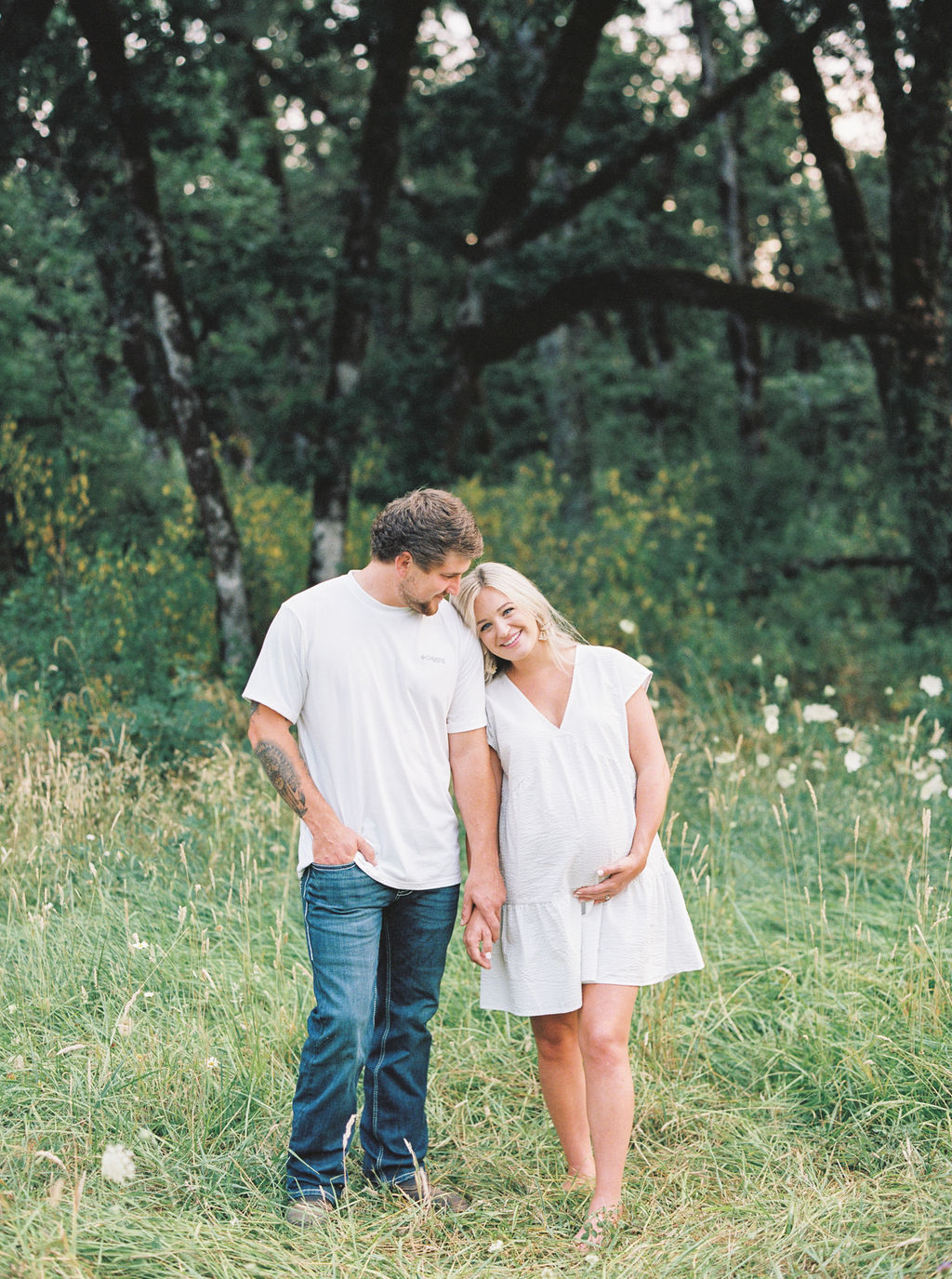 Beautiful Sunset Maternity Session for Maya & Mason ⎹ Oregon Maternity ...