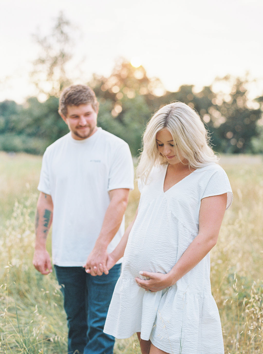 Beautiful Sunset Maternity Session for Maya & Mason ⎹ Oregon Maternity ...