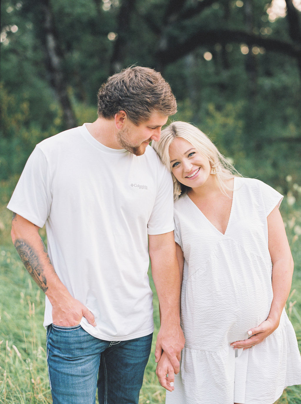 Beautiful Sunset Maternity Session for Maya & Mason ⎹ Oregon Maternity ...