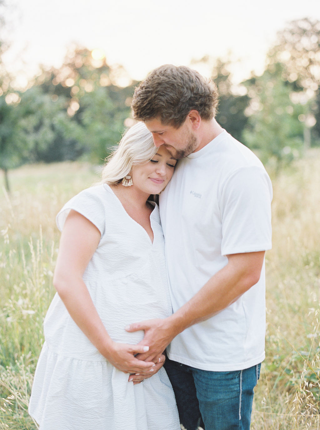 Beautiful Sunset Maternity Session for Maya & Mason ⎹ Oregon Maternity ...