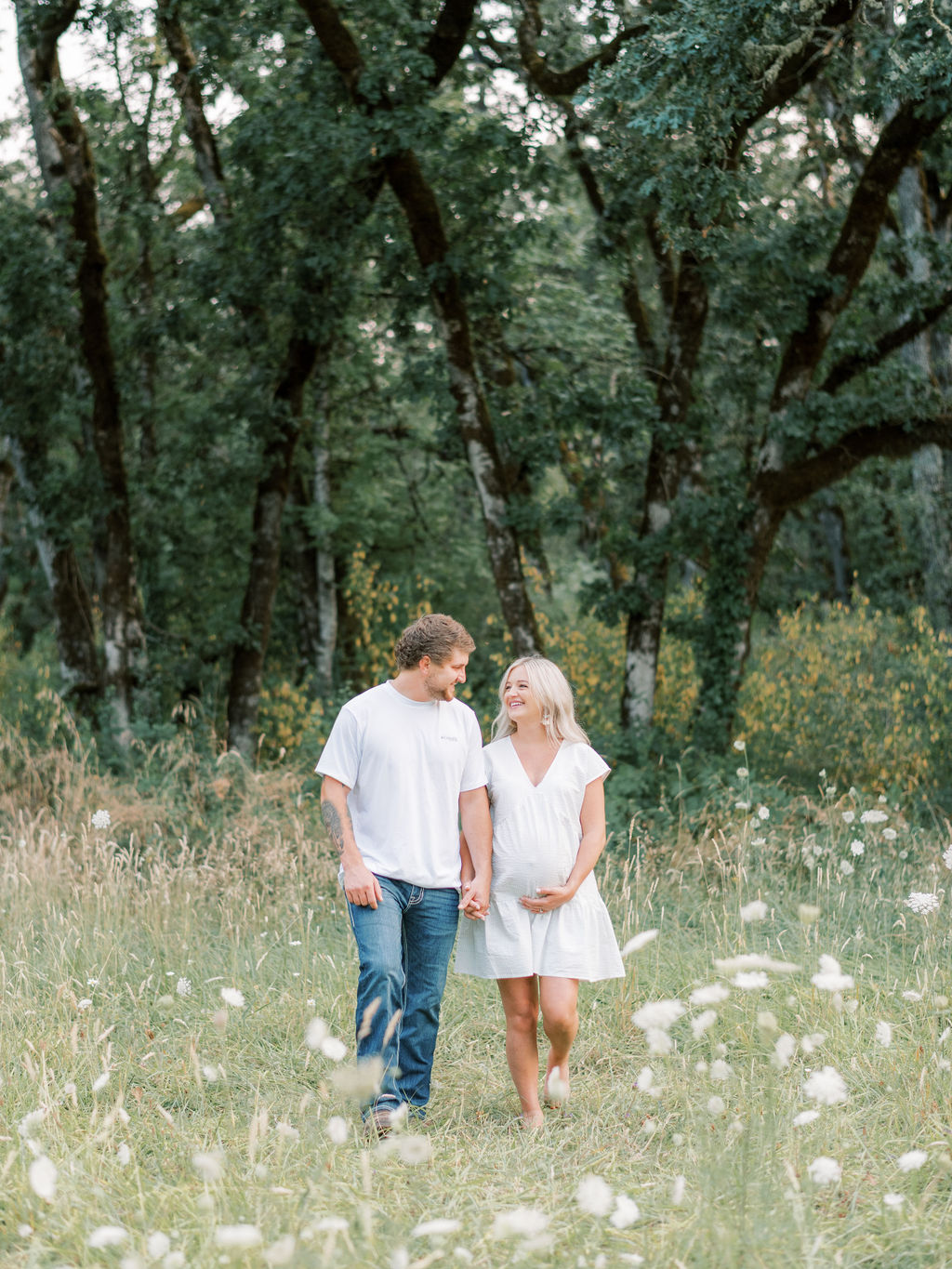 Beautiful Sunset Maternity Session for Maya & Mason ⎹ Oregon Maternity ...