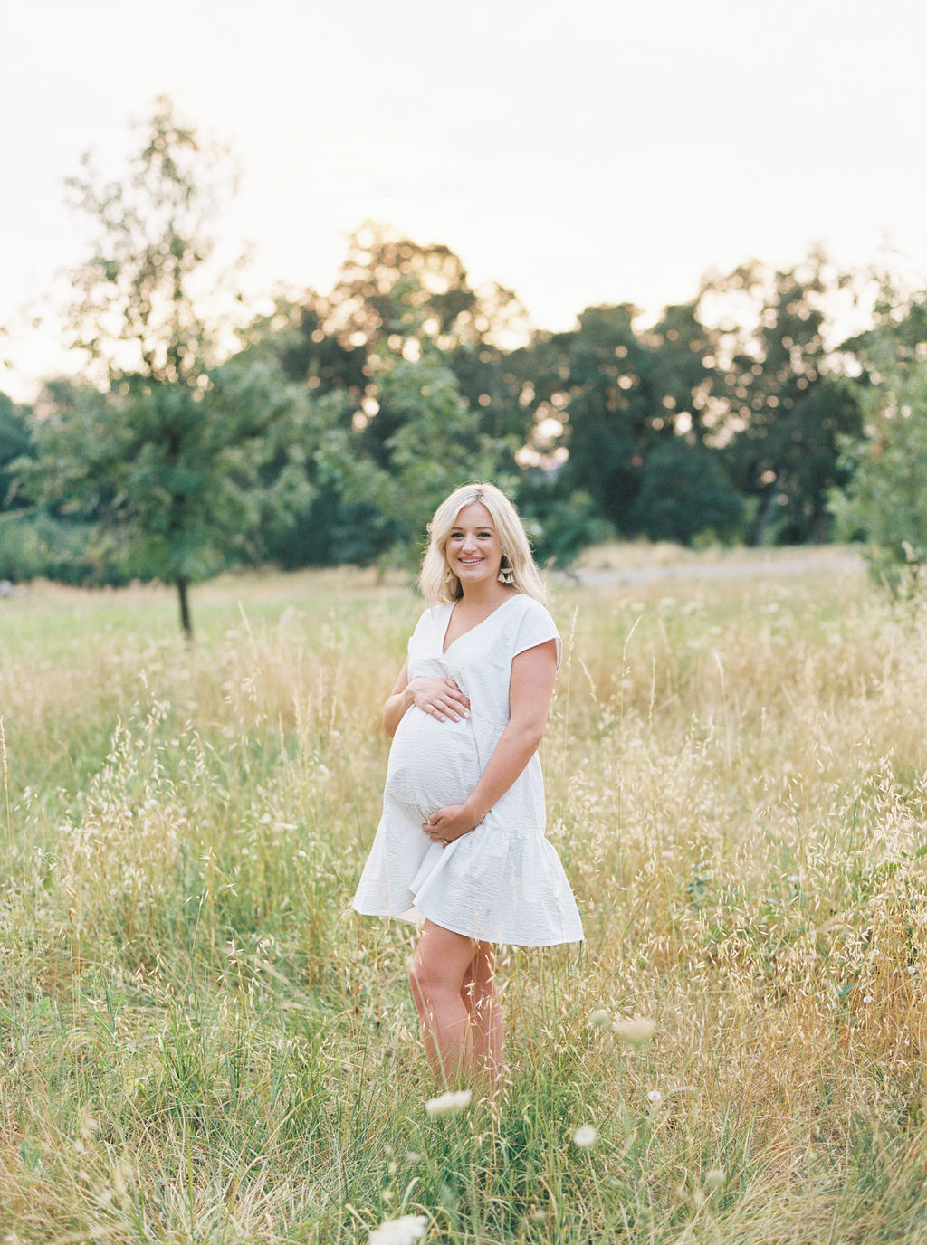 Beautiful Sunset Maternity Session for Maya & Mason ⎹ Oregon Maternity ...