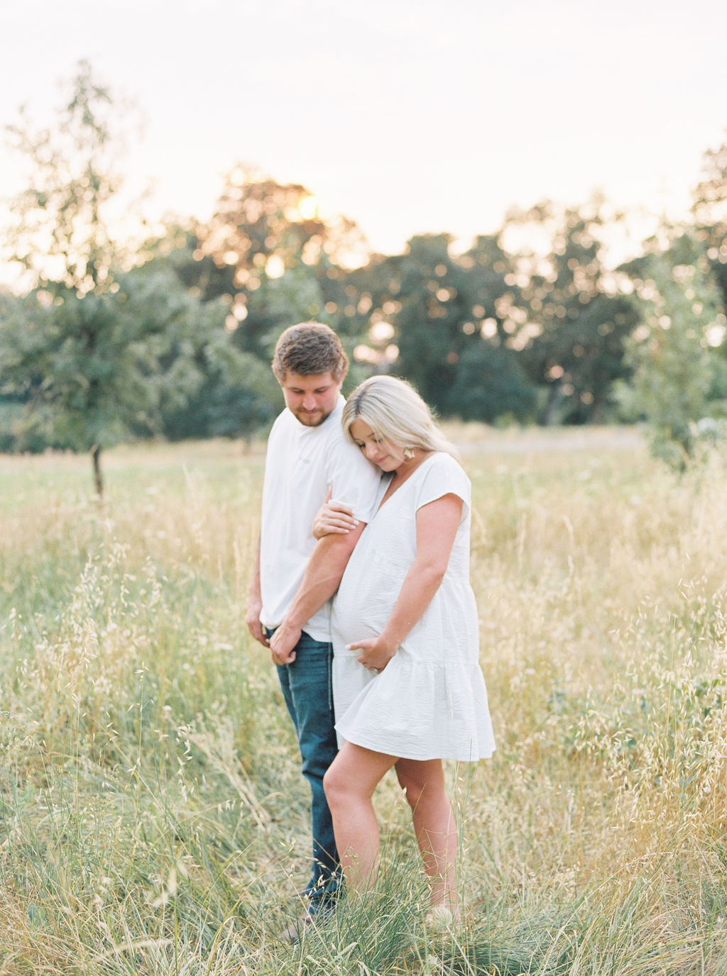 Beautiful Sunset Maternity Session for Maya & Mason ⎹ Oregon Maternity ...